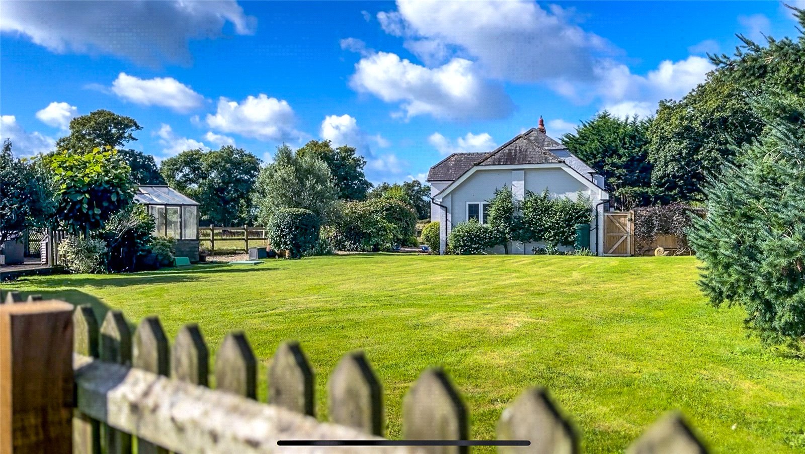 Bashley Cross Road, New Milton, Hampshire, BH25 5SZ | Slades Estate Agents