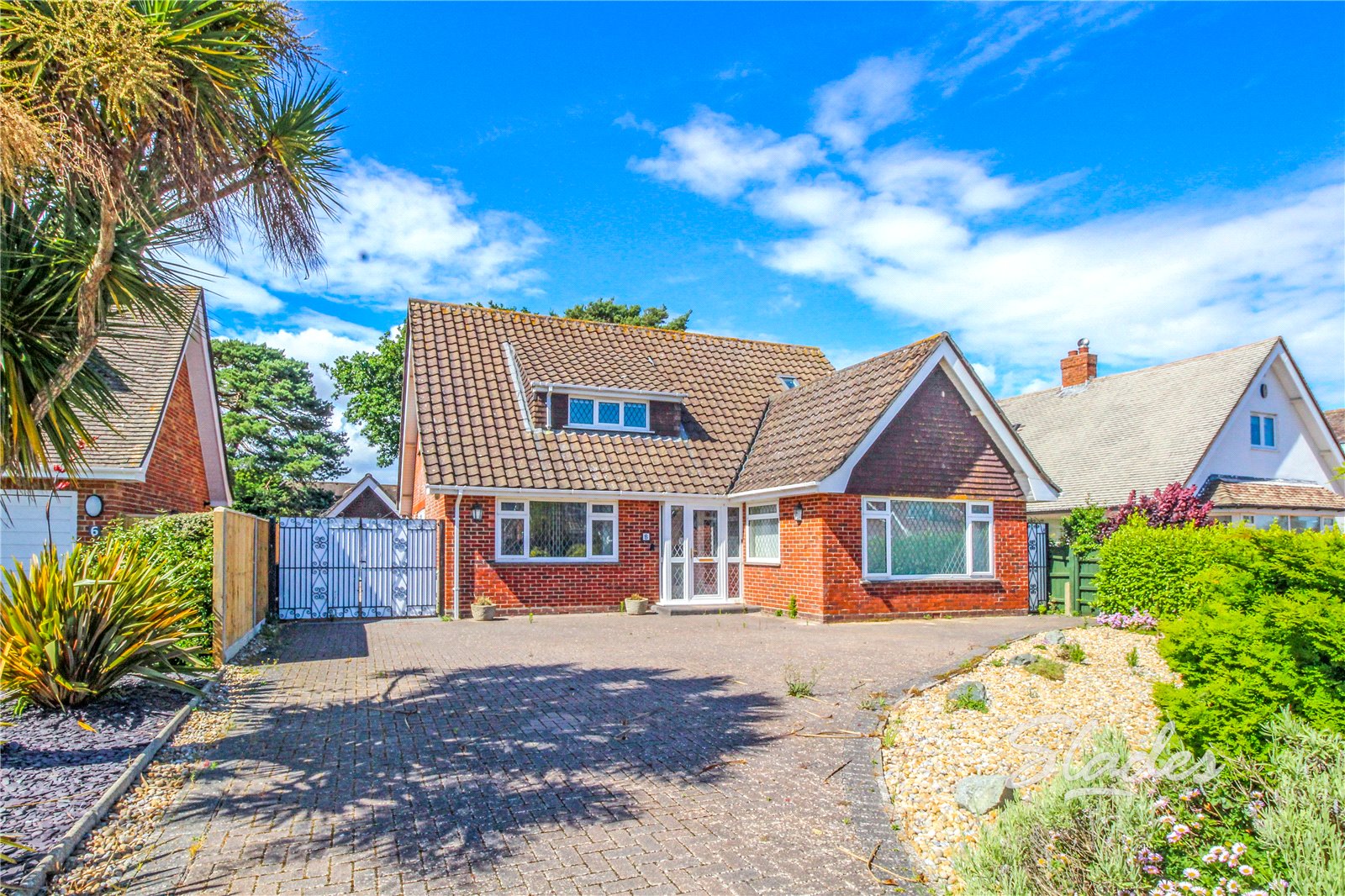 Waterford Gardens, Highcliffe, Christchurch, Dorset, BH23 5DP | Slades ...